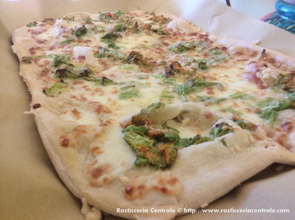 Pizza bianca, bufala e fiori di zucca | Rosticceria Centrale